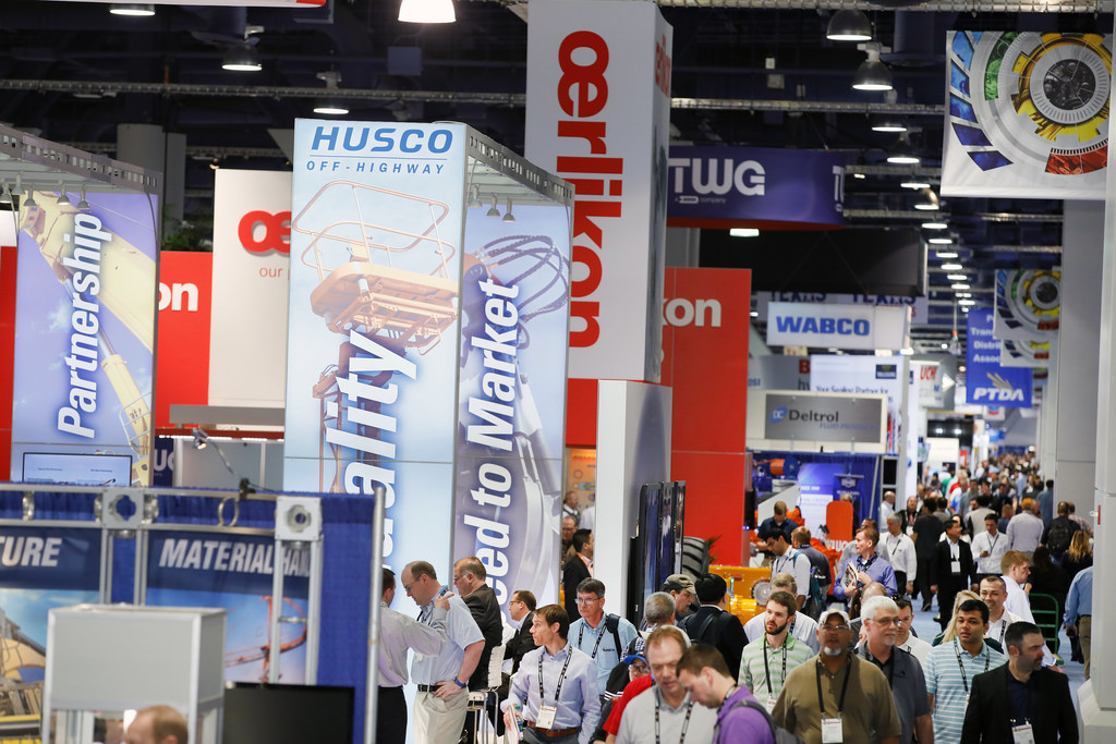 5 Must-Have Features of Your Tradeshow Display - DPrint
